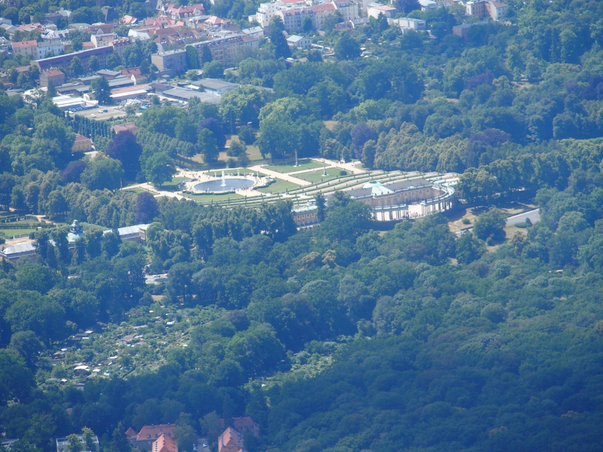Flug von Landshut nach Berlin • Wingly