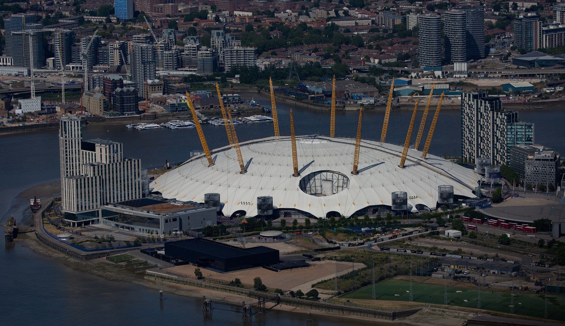 Fly over O2 Arena • Wingly