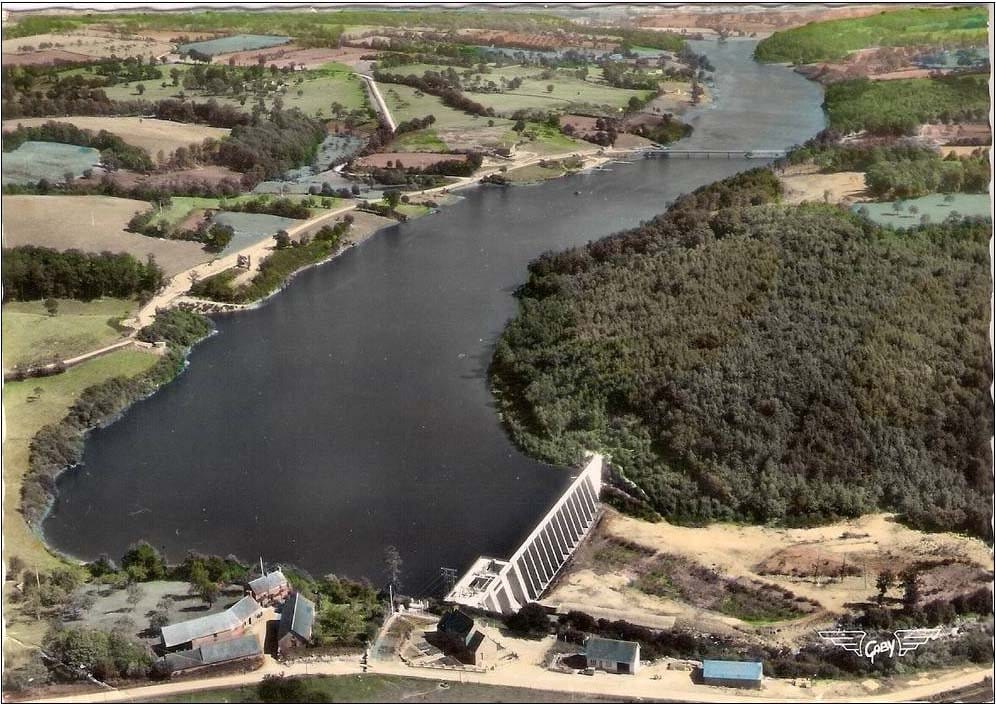 Balade aérienne au-dessus du lac de Rabodanges • Wingly
